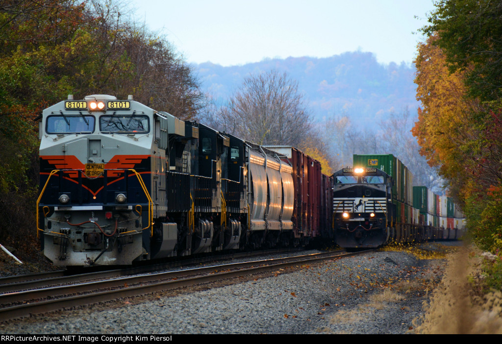 NS 9652 20R Passing NS 8101 33A "Central of Georgia" Heritage